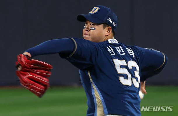 'KT 킬러' NC 신민혁, 또 날았다…6⅓이닝 무실점 쾌투[PO] : 네이트 스포츠