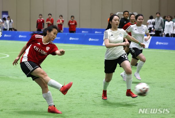 슛 날리는 KH LIONS 공격수 : 네이트 스포츠