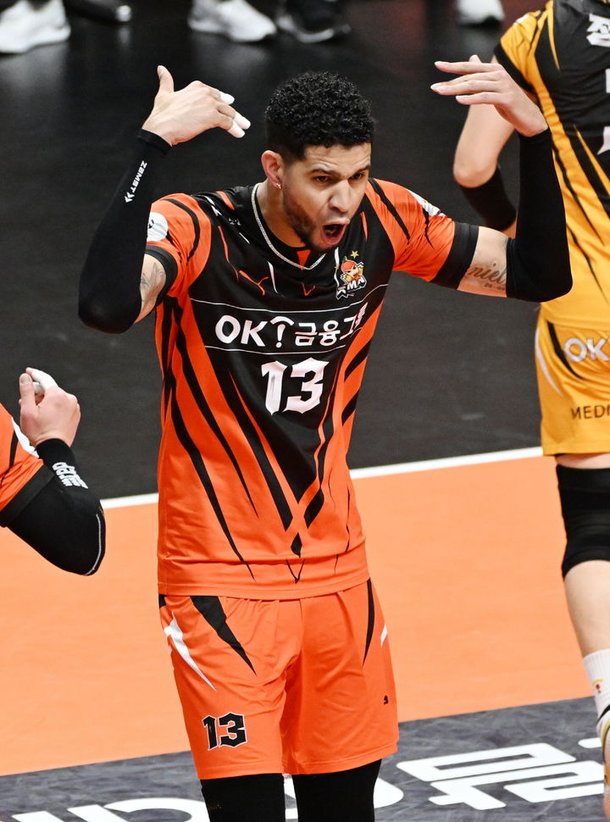 OK금융그룹 레오·현대건설 모마, 프로배구 6R MVP 선정 : 네이트 스포츠