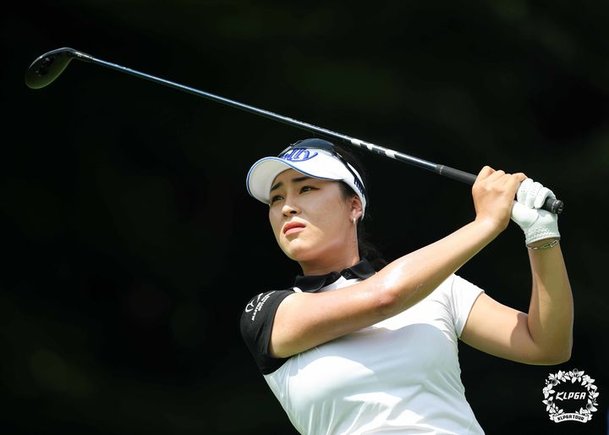 윤이나, KLPGA 제주삼다수 마스터스 3R도 선두…시즌 첫 승 도전 : 네이트 스포츠