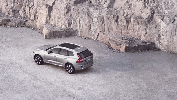 볼보, 2025년형 'XC60' 출시…6440만원부터 : 네이트 뉴스