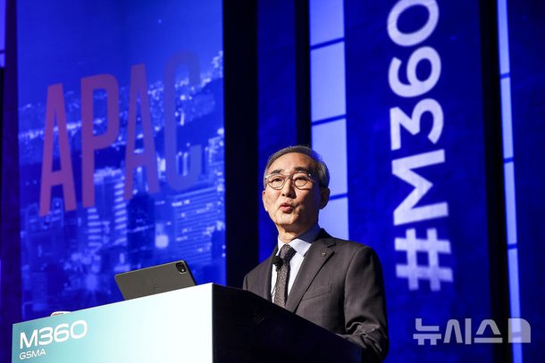 2024 M360 APAC에서 발표하는 김영섭 KT 대표이사 : 네이트 뉴스