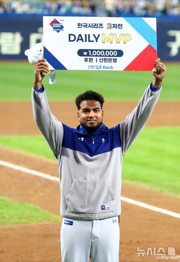 'PO MVP' 위용 이어간 삼성 레예스 "팀에 중요한 선수란 생각으로 뛴다"(종합)[KS] : 네이트 스포츠