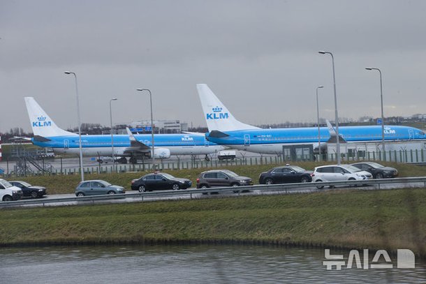 노르웨이 토르프공항, 네델란드 KLM여객기 불시착 후 평온 되찾아 (종합) : 네이트 뉴스