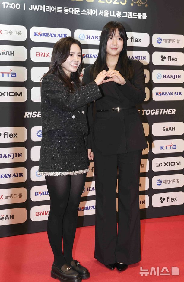 KTTA어워즈 2025에서 만난 전지희-신유빈 : 네이트 스포츠