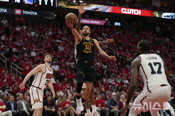 '커리 더블더블' GSW, 휴스턴 꺾고 NBA PO 2라운드 진출 : 네이트 스포츠