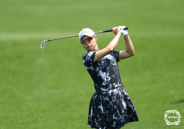 정윤지, KLPGA 수협 MBN 여자오픈 제패…와이어 투 와이어 우승 : 네이트 스포츠