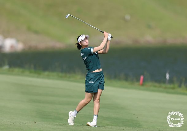 '10언더파' 방신실, KLPGA 셀트리온 마스터즈 2R 공동 선두 도약 : 네이트 스포츠