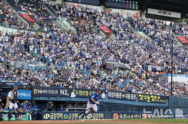 KBO리그 700만 관중 돌파 앞두고 열띤 응원 : 네이트 스포츠