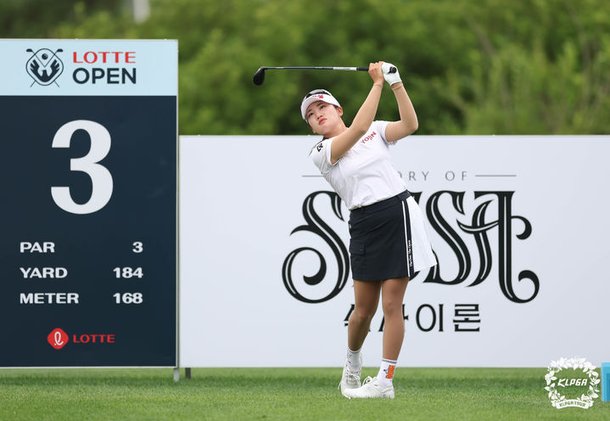 노승희, KLPGA 투어 롯데 오픈 2R 단독 선두…김효주, 공동 15위 : 네이트 스포츠