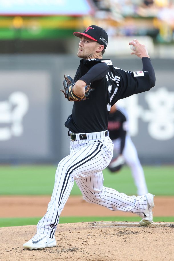 '새 외인 톨허스트 7이닝 무실점' LG, KT 11-2로 완파 : 네이트 스포츠