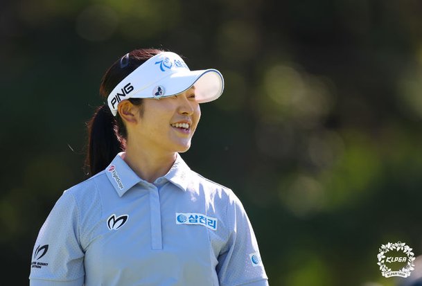 2연패 노리는 유현조, KLPGA KB금융 스타챔피언십 2R 단독 선두 : 네이트 스포츠