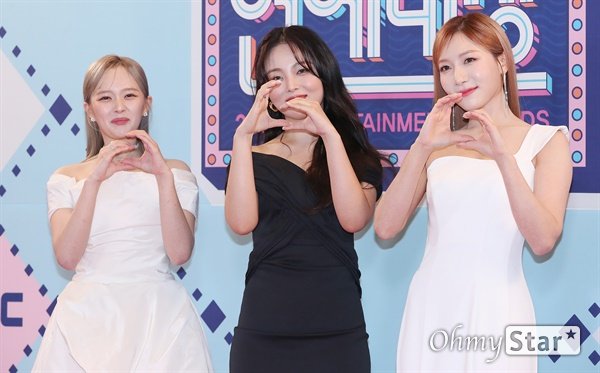 [오마이포토] 정지소-HYNN-소연, 다시 뭉친 WSG워너비 : 네이트 뉴스