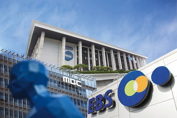 KBS·MBC·EBS 빼고 규제 대폭 완화하겠다는 방통위…지상파 '시큰둥' : 네이트 뉴스