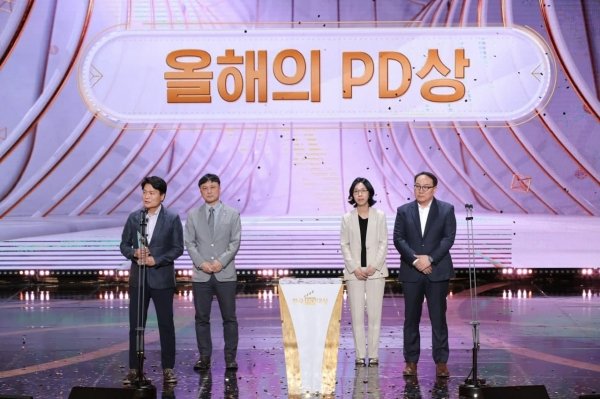 세상에서 가장 큰 교실 연 EBS PD들…원격수업 연착륙의 숨은 공신 : 네이트 뉴스