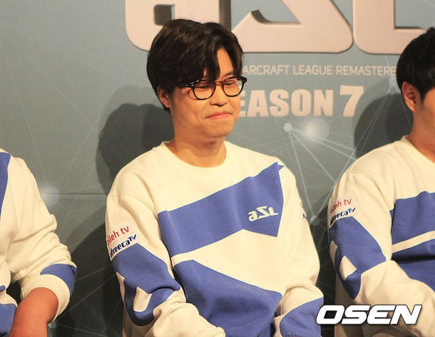 [ASL] KSL 챔프 '철벽' 김민철, 김승현 꺾고 16강 합류 : 네이트 스포츠