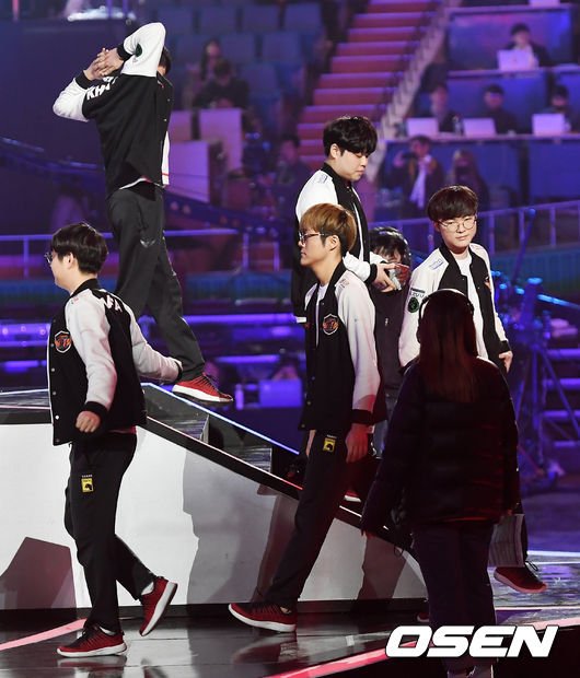 [사진]SK T1, '우승하러 가볼까?' : 네이트 스포츠