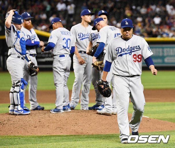 "류현진, 22경기 ERA 1.45→최근 3경기 11.05" LAD 담당 기자 : 네이트 스포츠