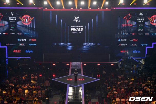 [롤챔스] '국내 기록 또 갱신' LCK 서머 결승, 글로벌 시청자 292만 명 : 네이트 스포츠