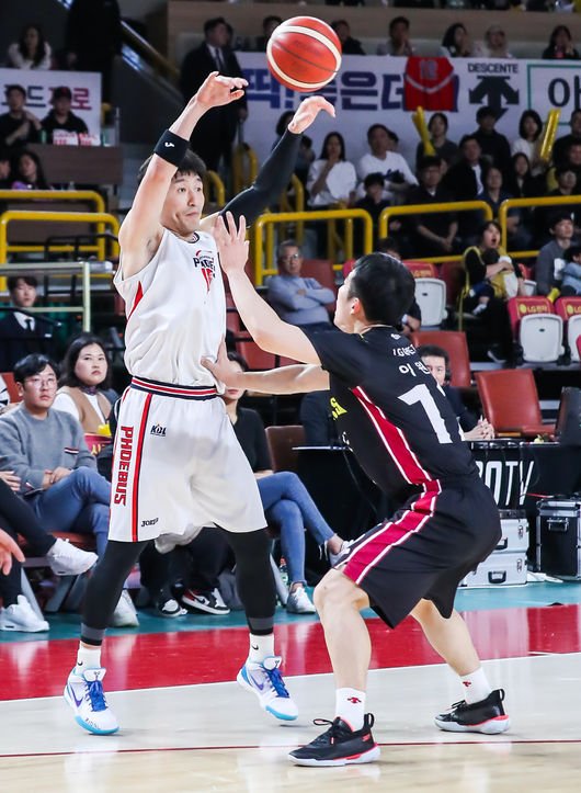 '윌리엄스 25P-17R' 현대모비스, LG에 완승 '원정 3연패 탈출' : 네이트 스포츠