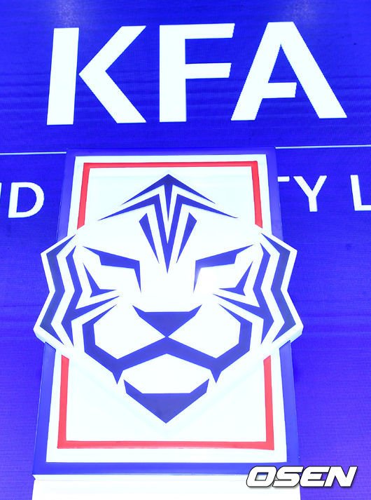 [사진]새로운 엠블럼 공개한 KFA : 네이트 스포츠