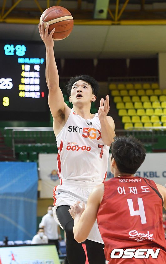 '3점슛 14방 대폭발' 미친슈팅의 SK, KGC 제압…오리온과 컵대회 우승다툼 : 네이트 스포츠