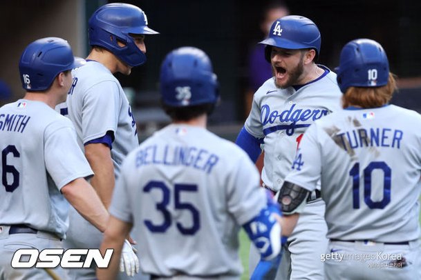 'MLB PS 신기록' 다저스, 1회 11득점 폭발…홈런만 3방 : 네이트 스포츠