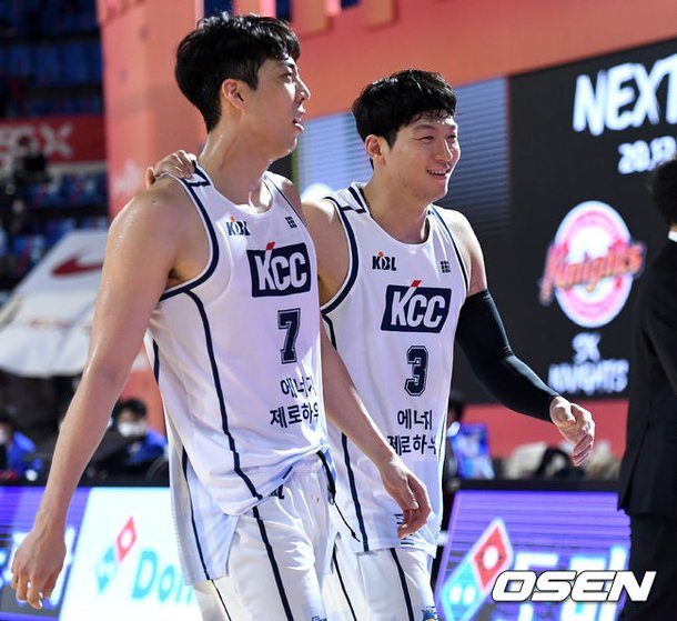 [사진]KCC 이정현-정창영 ,'SK 잡고 기분 좋게 퇴근' : 네이트 스포츠