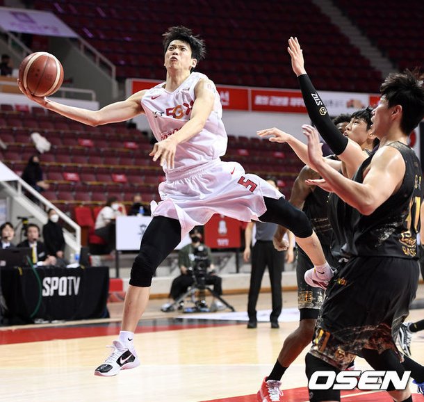 '김선형 32득점' SK, KGC 90-70으로 제압하며 연패 탈출 : 네이트 스포츠