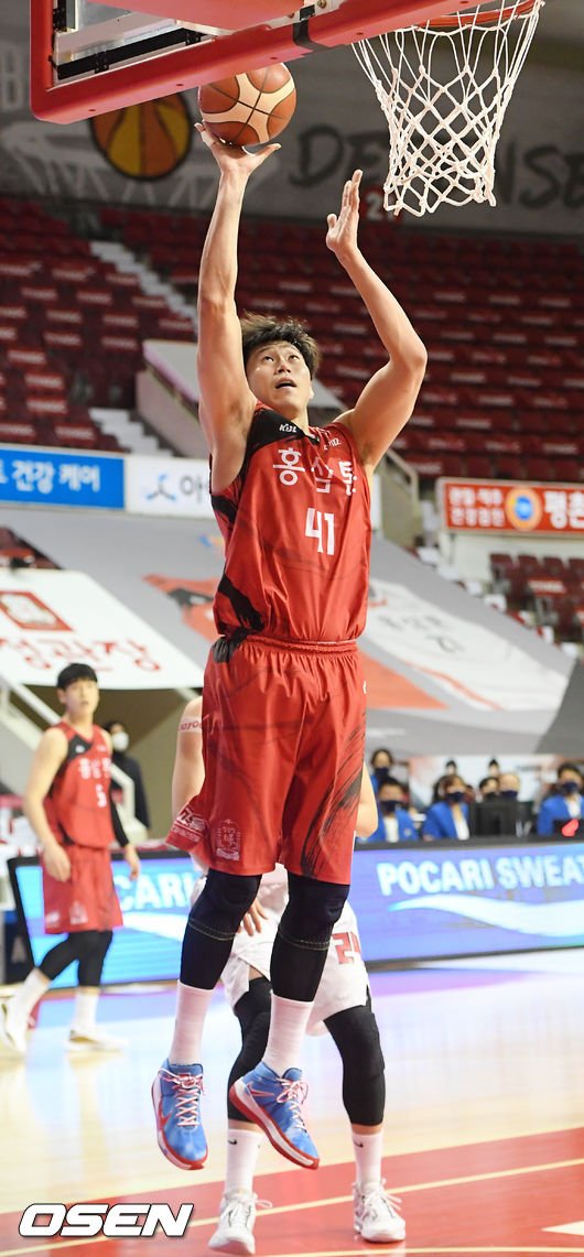 '오세근 골밑장악' KGC, SK 꺾고 2위…KCC 맹추격 : 네이트 스포츠