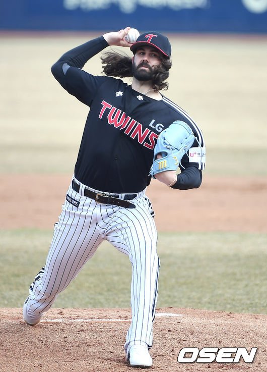 LG 에이스 켈리, 한화전 3⅔이닝 무실점…최고 구속 145km : 네이트 스포츠