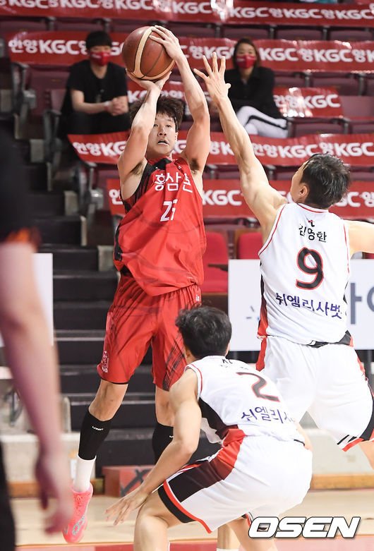 '전성현 3점포 5개' KGC, KT 꺾고 '93.5%' 걸린 첫승 쟁취 : 네이트 스포츠
