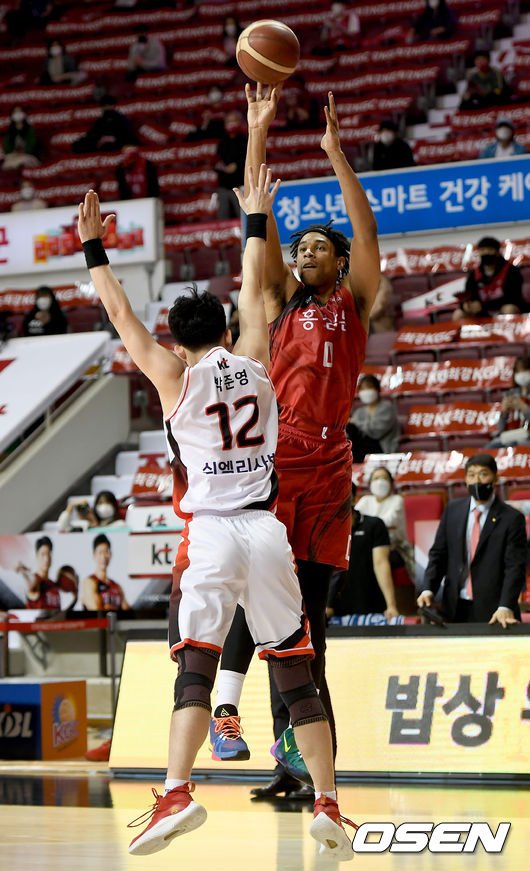 '설린저 38점 맹폭' KGC, KT에 2연승 '4강행 100% 잡았다' : 네이트 스포츠