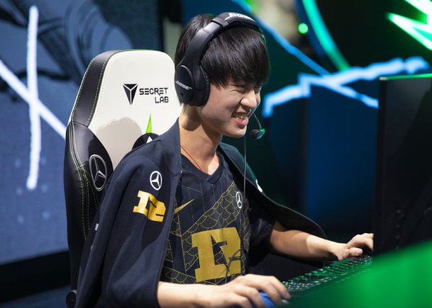[MSI] 상당한 힘 격차…RNG, UOL 꺾고 3연승 '신바람' : 네이트 스포츠