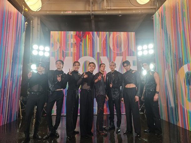 "감격의 1위"…'킹덤' SF9, 태민 'Move'로 섹시美의 절정 "신세계 보는 느낌" : 네이트 연예