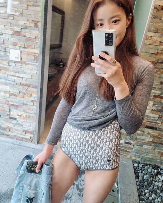 이시영, 수영복도 명품 입는 사업가 사모님…169cm·48kg 군살무 몸매 : 네이트 연예