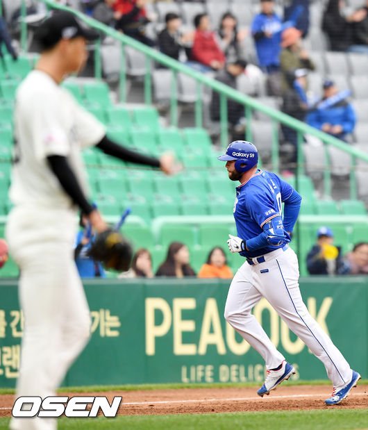 KBO 이어 MLB 맞대결? 러프에 당한 김광현, SF전 설욕의 무대 : 네이트 스포츠