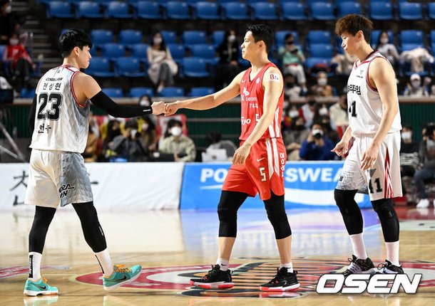 SK, KGC에 막혀 단일시즌 최다 16연승 '좌절'…삼성은 원정 18연패 '끝' : 네이트 스포츠