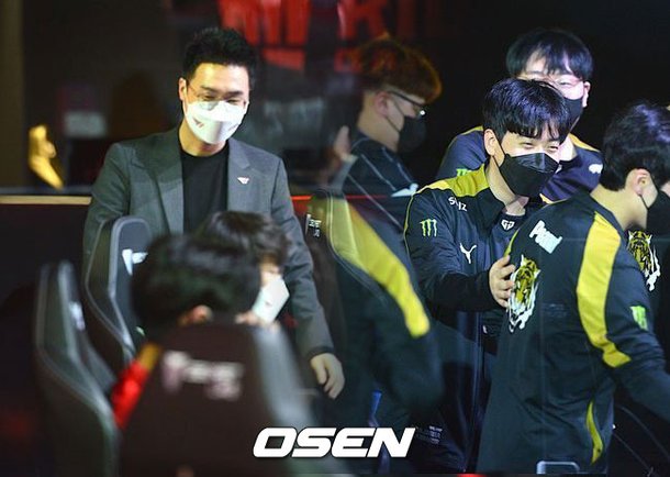 [LCK] 'V10' 도전 T1 vs '첫 우승' 꿈꾸는 젠지…봄의 제왕은? : 네이트 스포츠