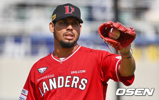 '9회에도 152km!' SSG 폰트, 9이닝 퍼펙트 완성…그러나 연장 10회 교체 [오!쎈 창원] : 네이트 스포츠