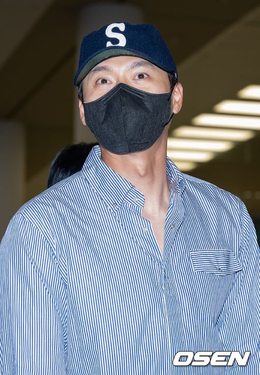 [사진]현빈,'신혼여행 마치고 돌아온 새신랑' : 네이트 연예