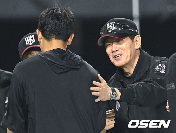 이강철 감독의 '찐 행복' 미소 짓게 하는 'KT의 마법' [김성락의 Knock Knock] : 네이트 스포츠