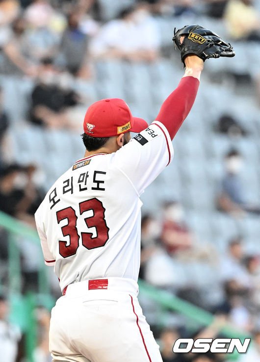 '안정적 제구+최고 151km' KBO 데뷔전 합격, SSG 선발진 더 강력해졌다 : 네이트 스포츠