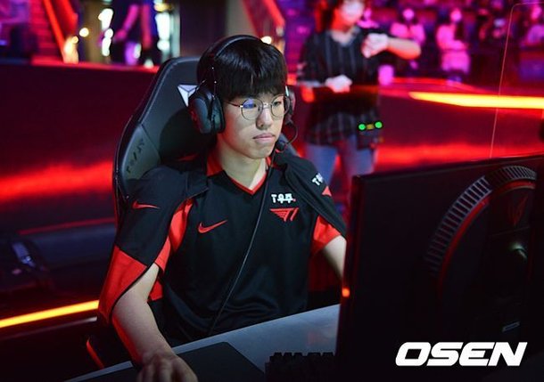 [LCK] T1, '오너' 맹활약 속에 25분만 PO 2R 기선 제압 : 네이트 스포츠