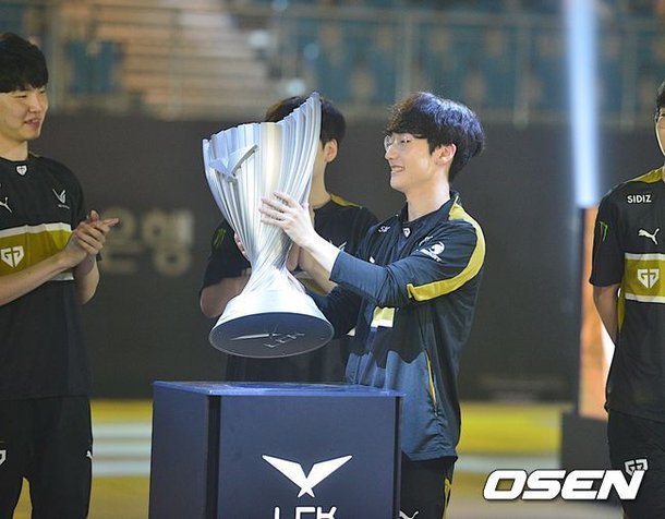 [LCK] 결승 MVP '피넛' 한왕호, "2019년 우승 약속 지켜, 기뻐" : 네이트 스포츠