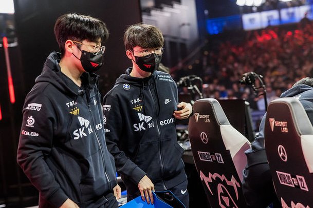 [롤드컵] '8강 확정' T1, C9 꺾고 4승 달성 : 네이트 스포츠