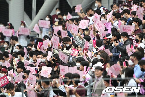 '누적 15만명 돌파' PO 4G 연속 매진…오늘도 2시간 전에 다 팔렸다 [PO4] : 네이트 스포츠