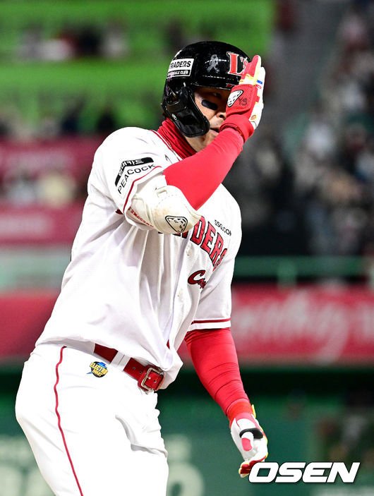 [사진]7회 솔로포 쏘아올린 SSG 한유섬, 'KS 1승 1패 균형 맞춘다' : 네이트 스포츠