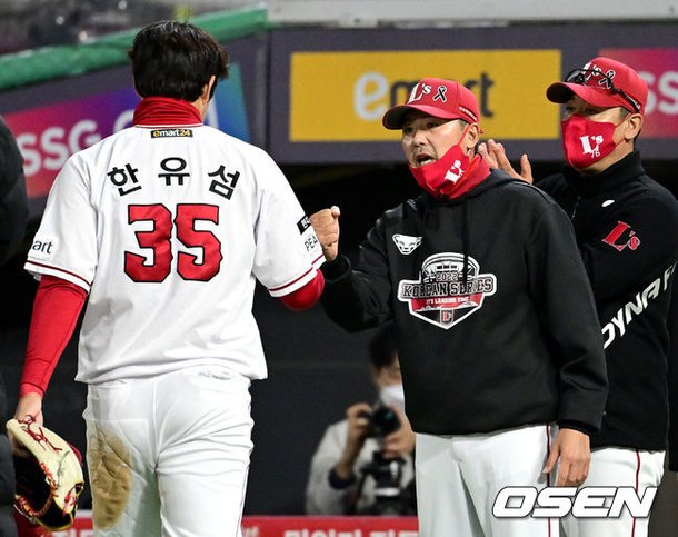 [사진]KS 2차전 잡은 SSG 김원형 감독과 주장 한유섬, '이제부터 시작이야' : 네이트 스포츠