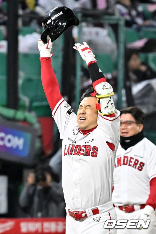 기적같은 40세 베테랑, 역대 최고령 KS MVP "오래오래 야구했으면…" [KS6] : 네이트 스포츠